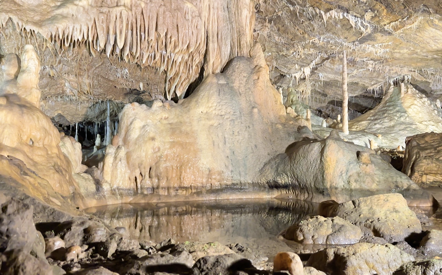 De 10 meest spectaculaire grotten in België